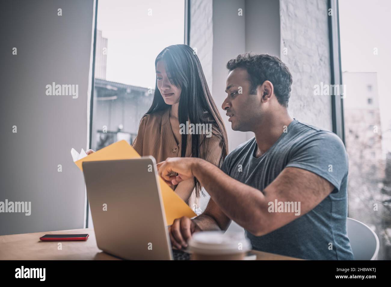 Girl with documents hi-res stock photography and images - Alamy