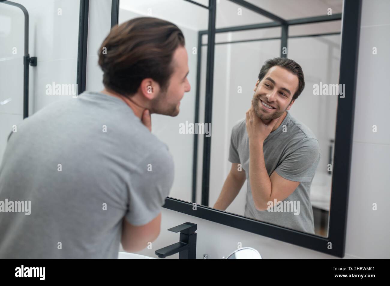 Man face mirror examine hi-res stock photography and images - Alamy