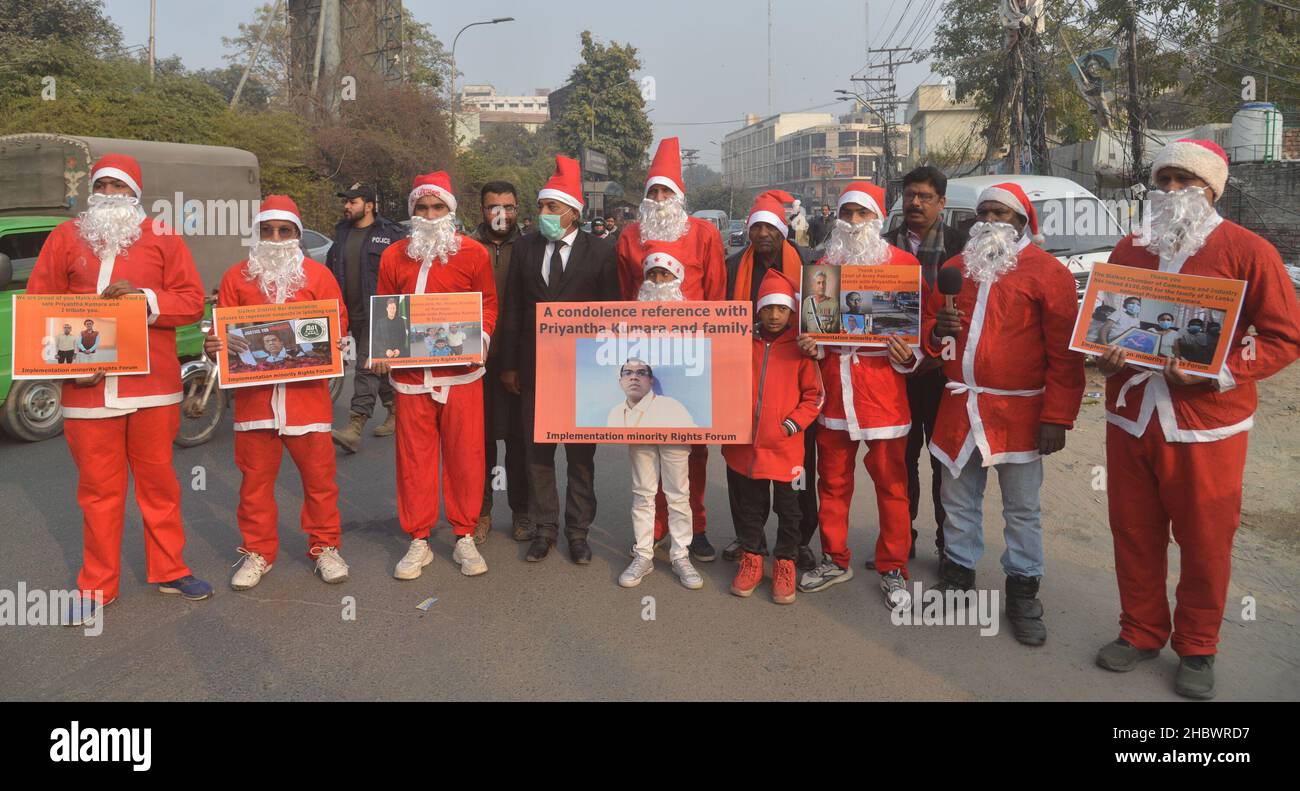 Lahore, Pakistan. 21st Dec, 2021. Pakistani activists of Bright Future ...