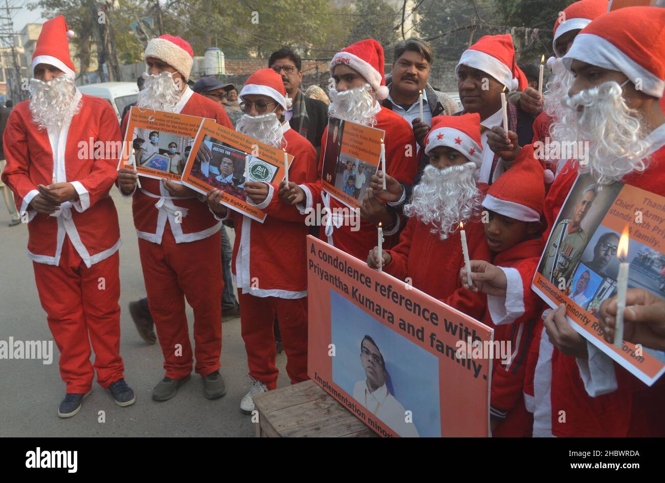 Lahore, Pakistan. 21st Dec, 2021. Pakistani activists of Bright Future ...