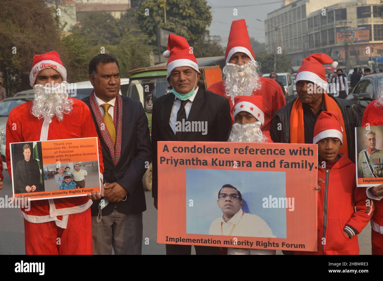Lahore, Pakistan. 21st Dec, 2021. Pakistani activists of Bright Future ...