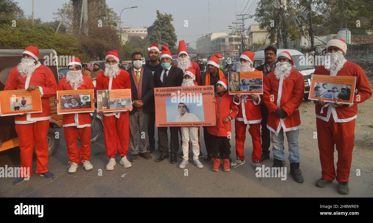 Lahore, Pakistan. 21st Dec, 2021. Pakistani activists of Bright Future ...