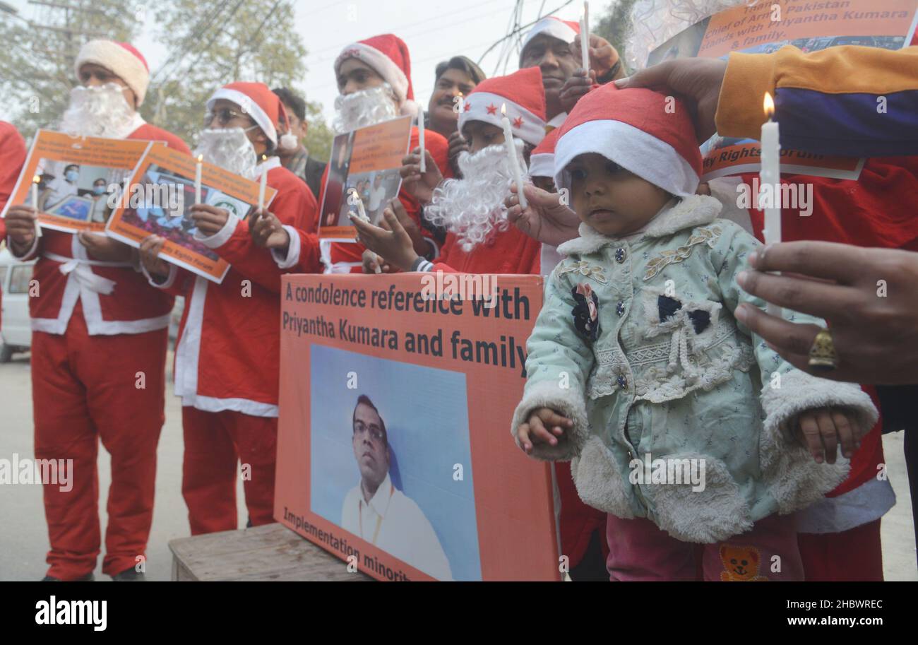 Lahore, Pakistan. 21st Dec, 2021. Pakistani activists of Bright Future ...