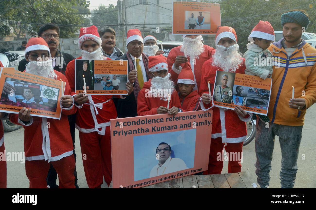 Lahore, Pakistan. 21st Dec, 2021. Pakistani activists of Bright Future ...