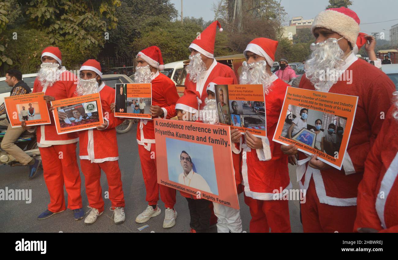 Lahore, Pakistan. 21st Dec, 2021. Pakistani activists of Bright Future ...