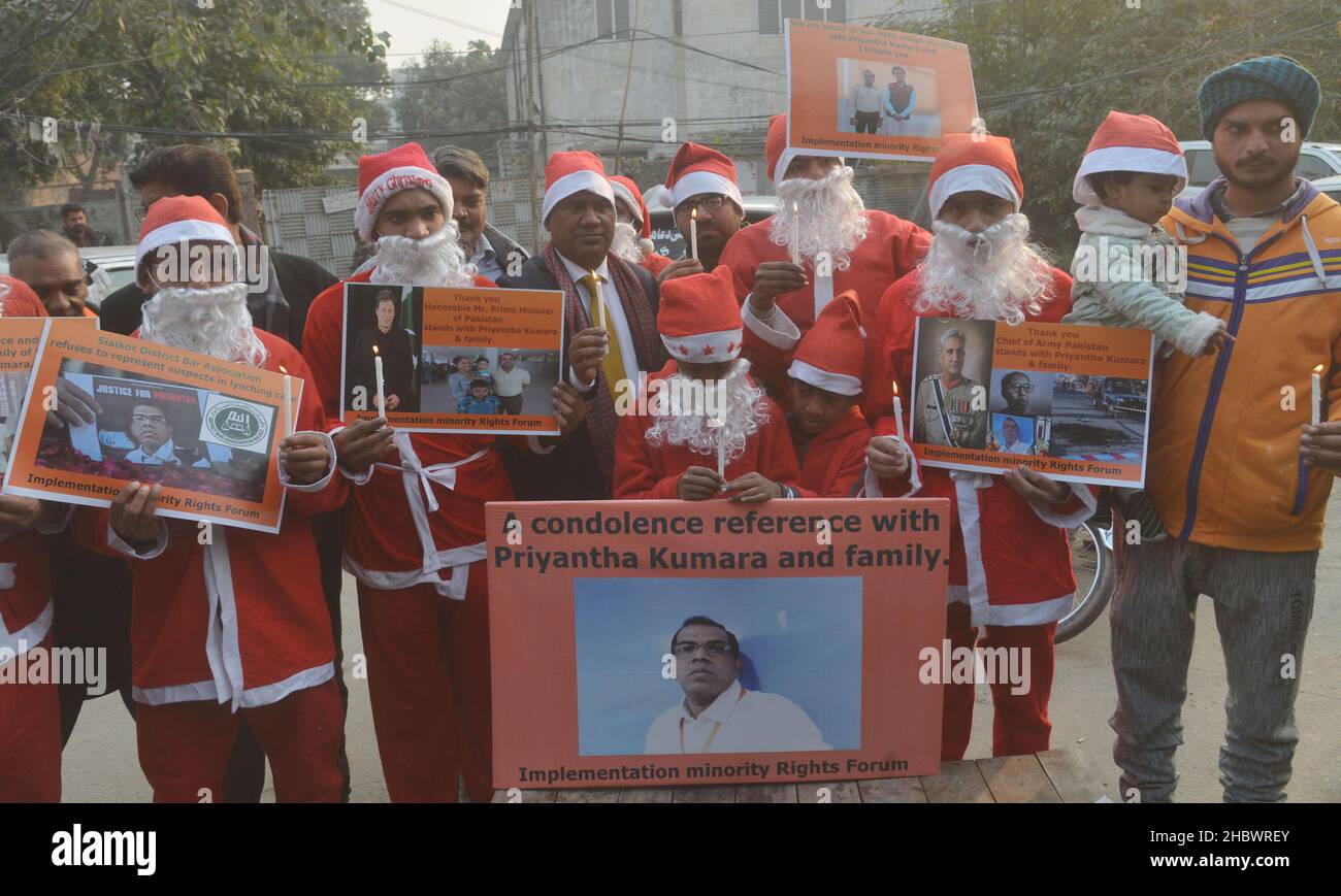 Lahore, Pakistan. 21st Dec, 2021. Pakistani activists of Bright Future ...