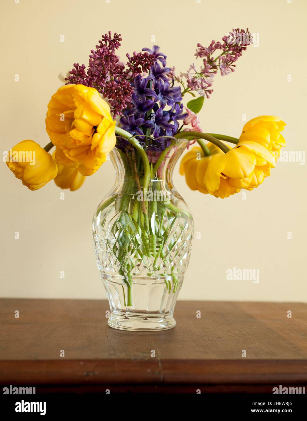 Spring flower arrangement on wooden tabletop Stock Photo - Alamy