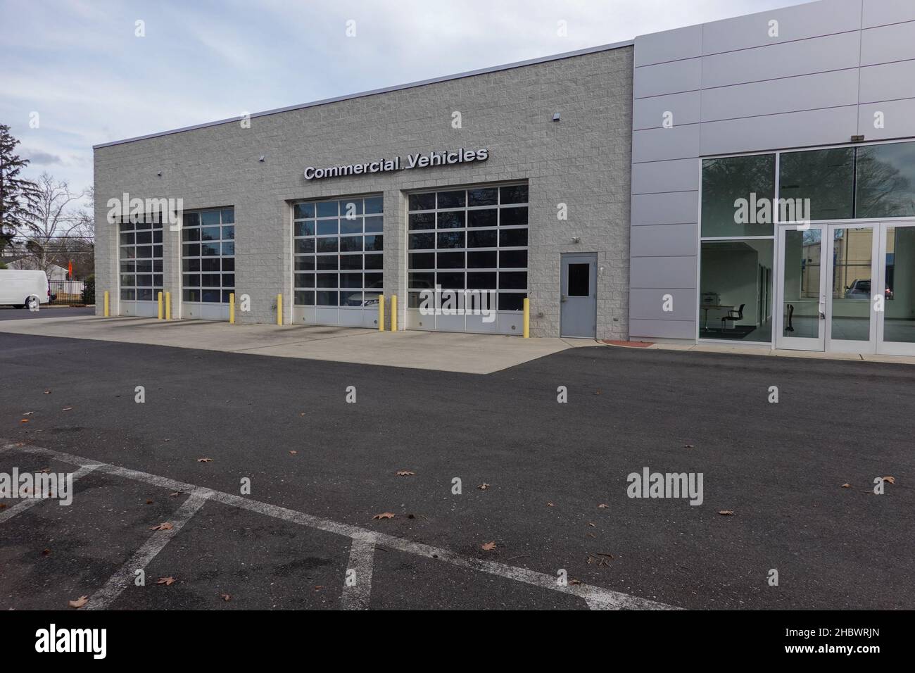 Commercial vehicle repair hi-res stock photography and images - Alamy