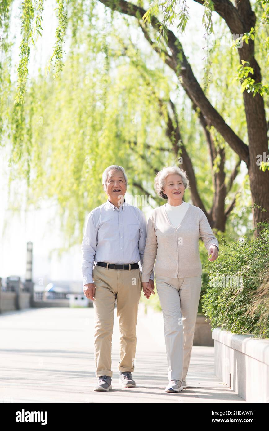 Old couple walking hi-res stock photography and images - Alamy