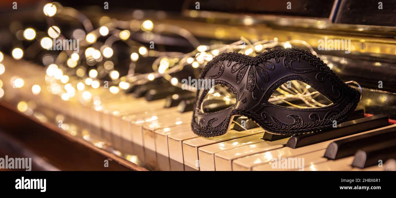 Piano music hi-res stock photography and images - Alamy