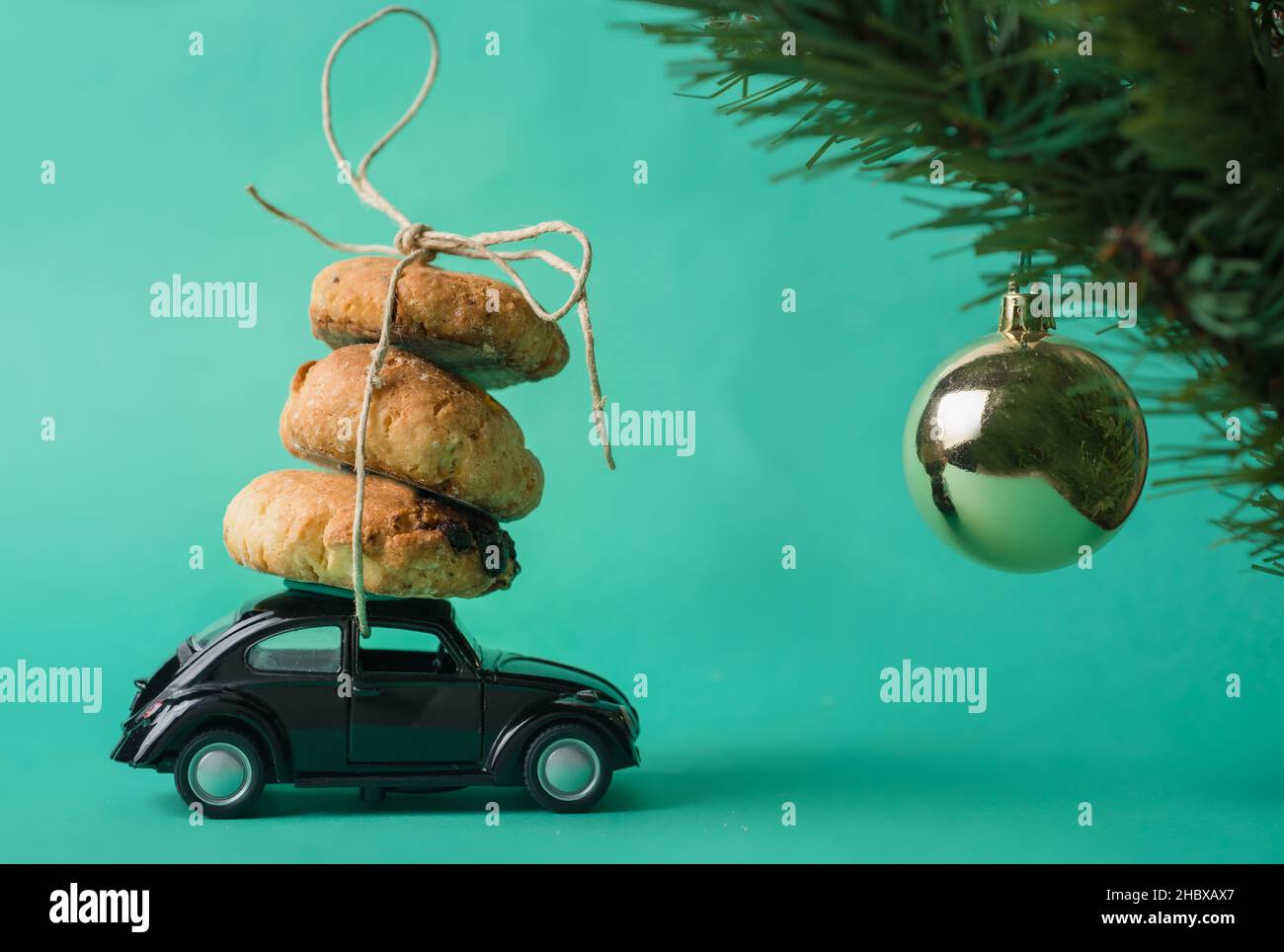 Black retro toy car carrying cookies to christmas tree Stock Photo - Alamy