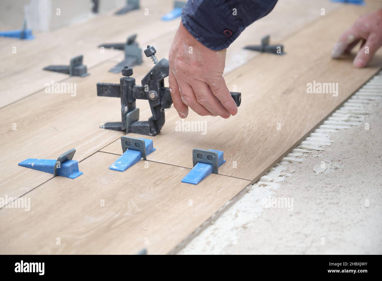 Tile levelers hi-res stock photography and images - Alamy
