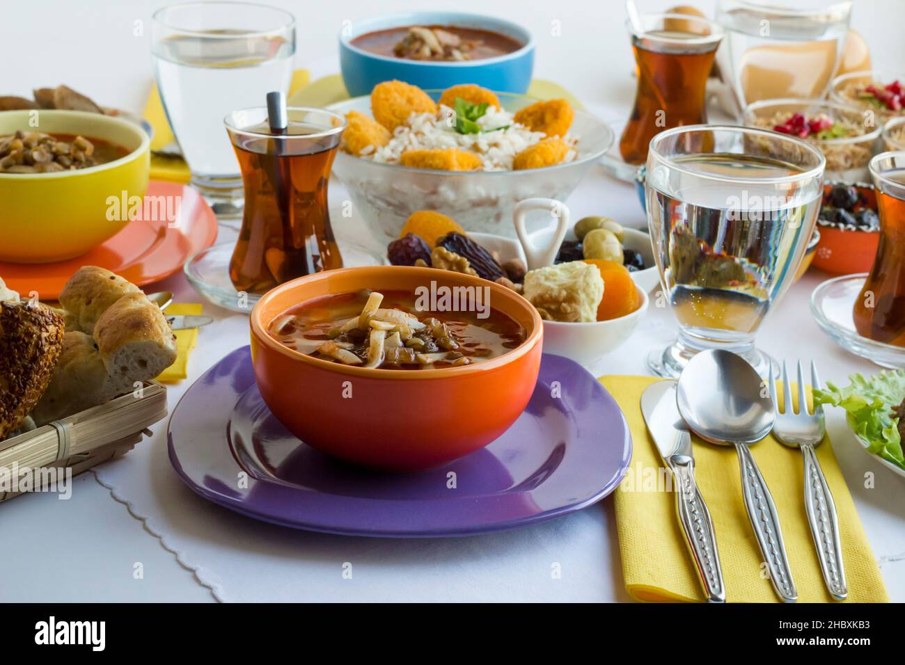 Setting up table for iftar hi-res stock photography and images - Alamy