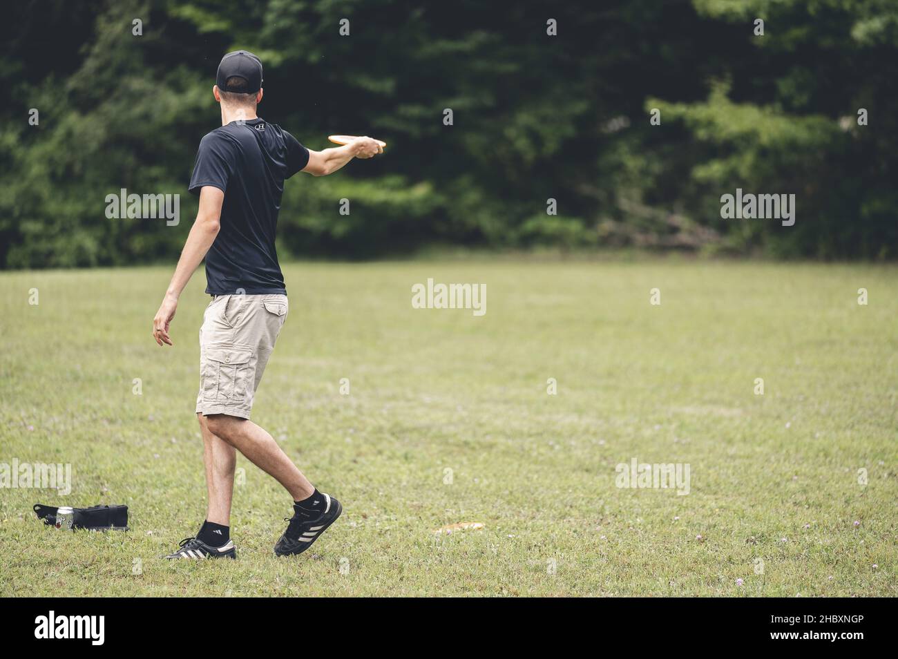 Playing in field with flying disc hi-res stock photography and images ...