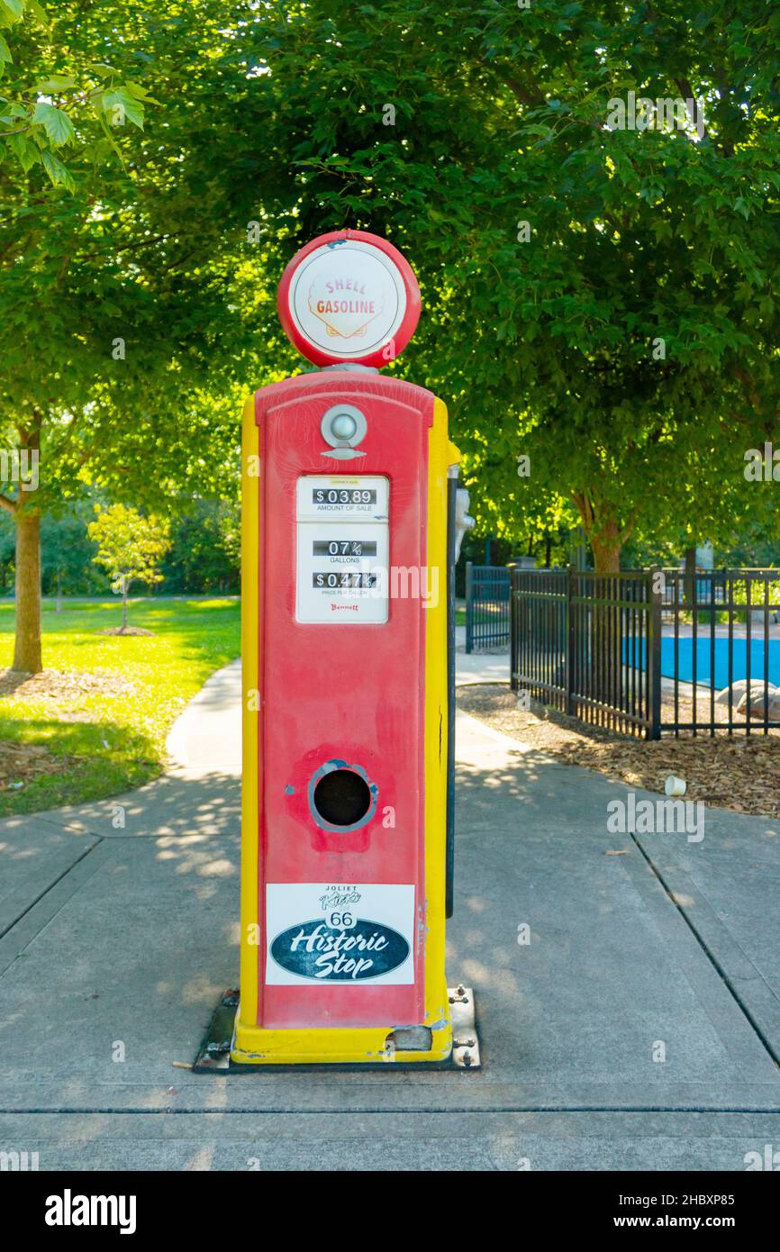 vintage American shell gas pump Stock Photo - Alamy