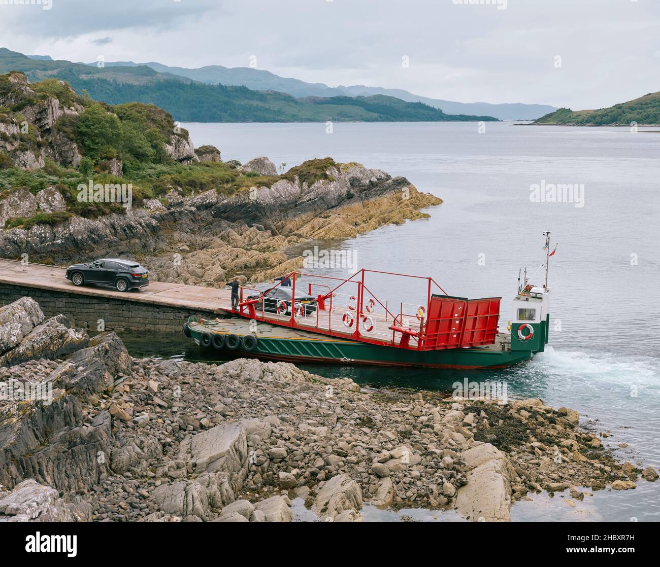 The Skye Ferry between Glenelg & Kylerhea the last manually operated ...