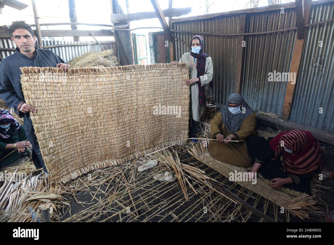 Weaving mat india hi-res stock photography and images - Alamy