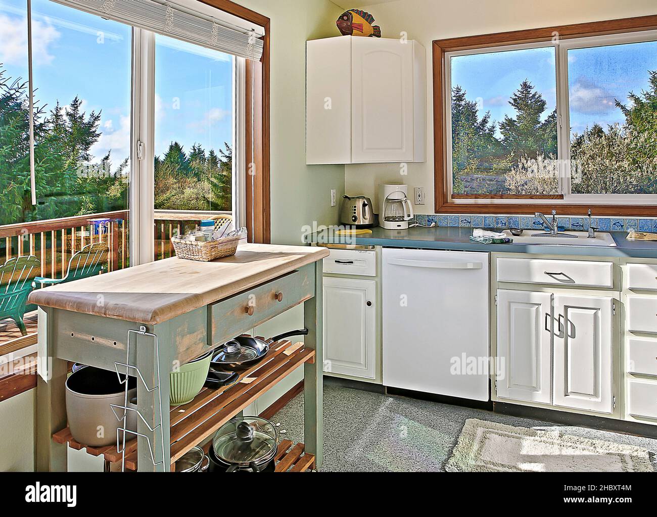 Old fashioned kitchen hi-res stock photography and images - Alamy
