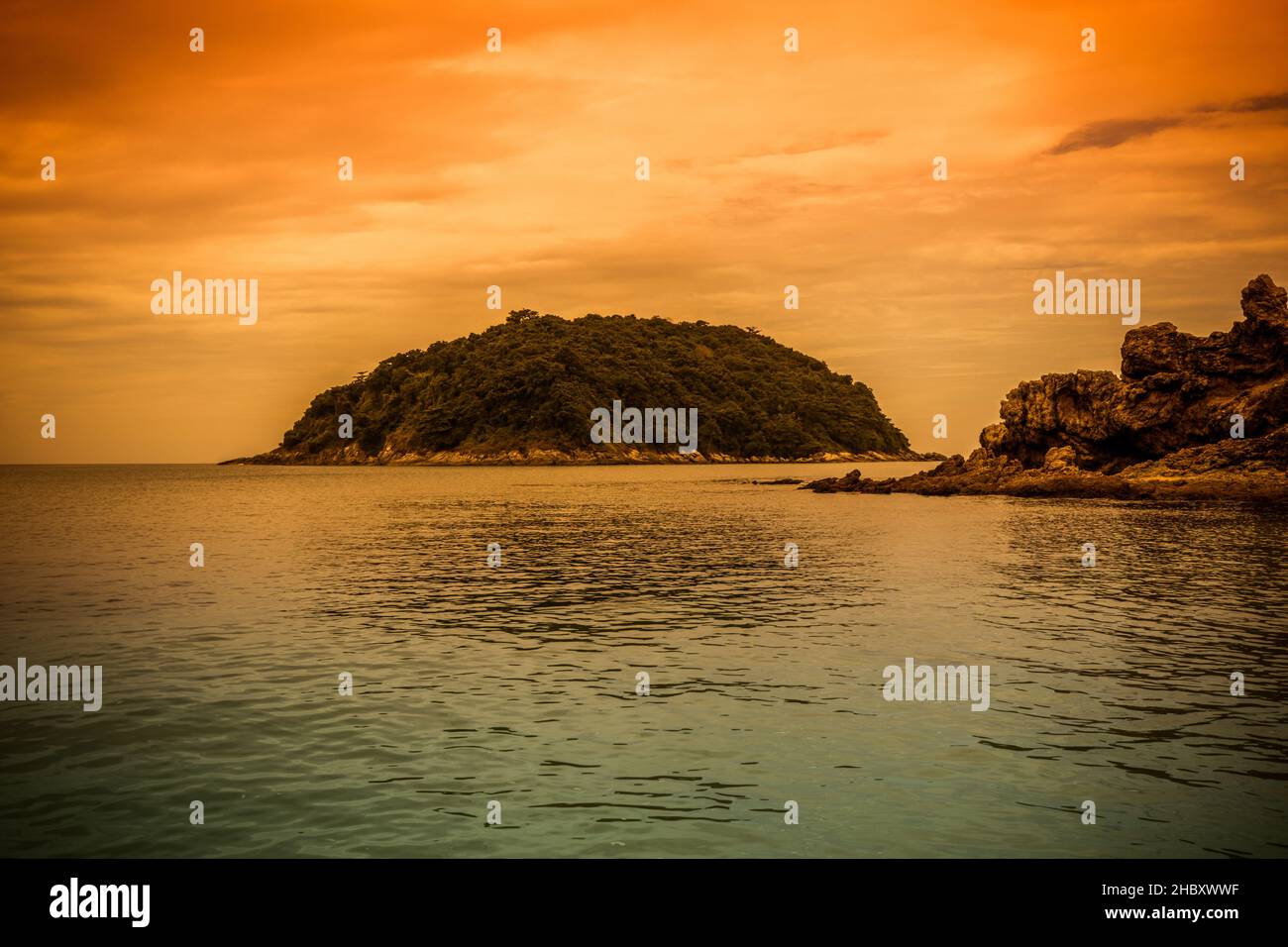 A mesmerizing shot of a seascape during the sunset Koh Man,Ya Nui Beach ...