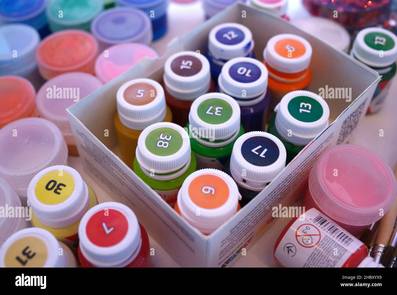 Box of paints hi-res stock photography and images - Alamy