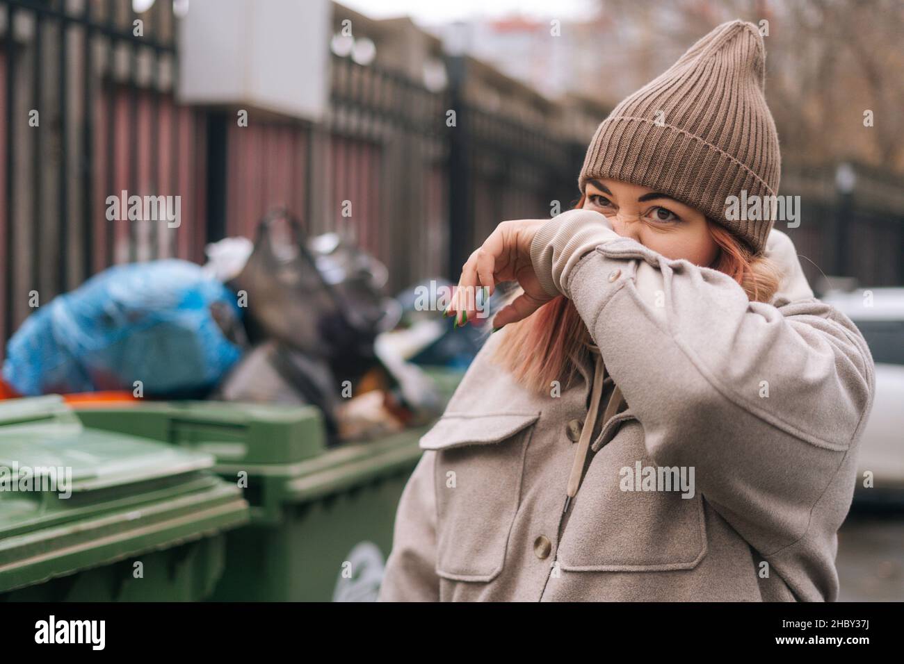 Wiping trash container hi-res stock photography and images - Alamy