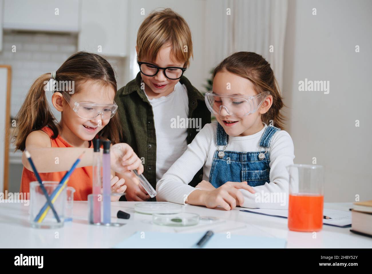 Child equipment science beaker hi-res stock photography and images - Alamy