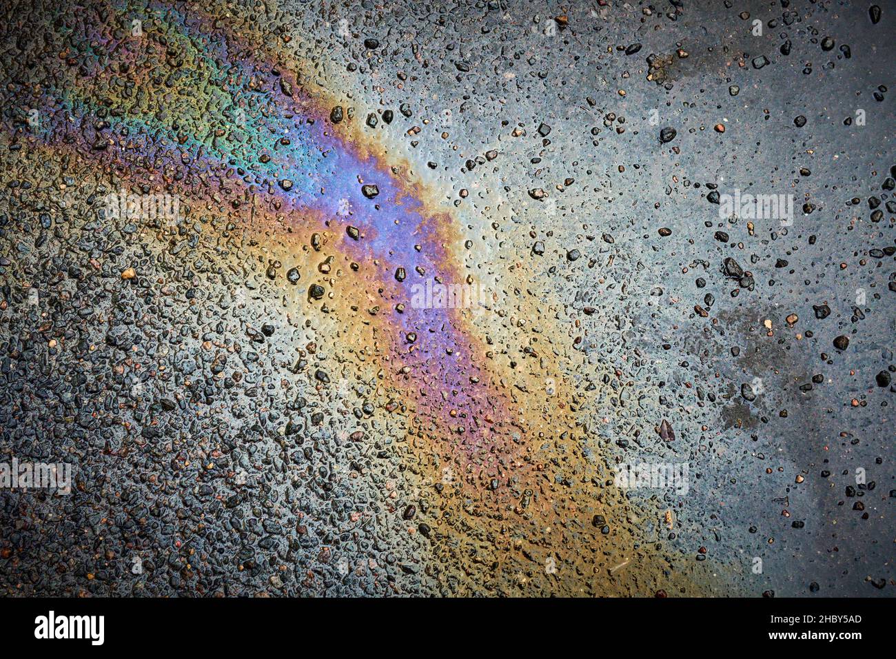 Oil spill rain water hi-res stock photography and images - Alamy
