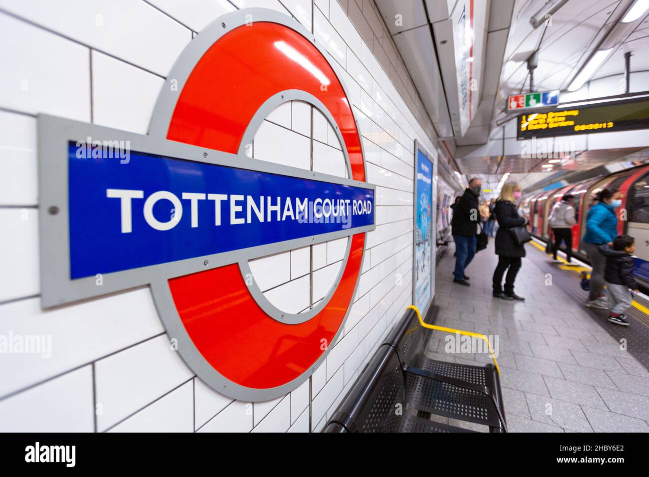Tottenham court road tube sign hi-res stock photography and images - Alamy