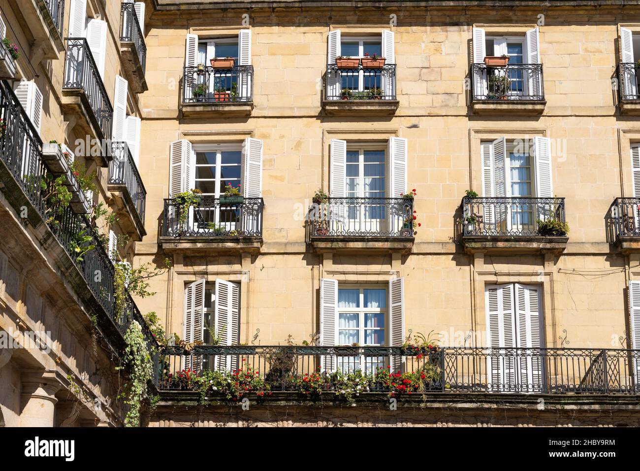 Neoclassical architecture style hi-res stock photography and images - Alamy