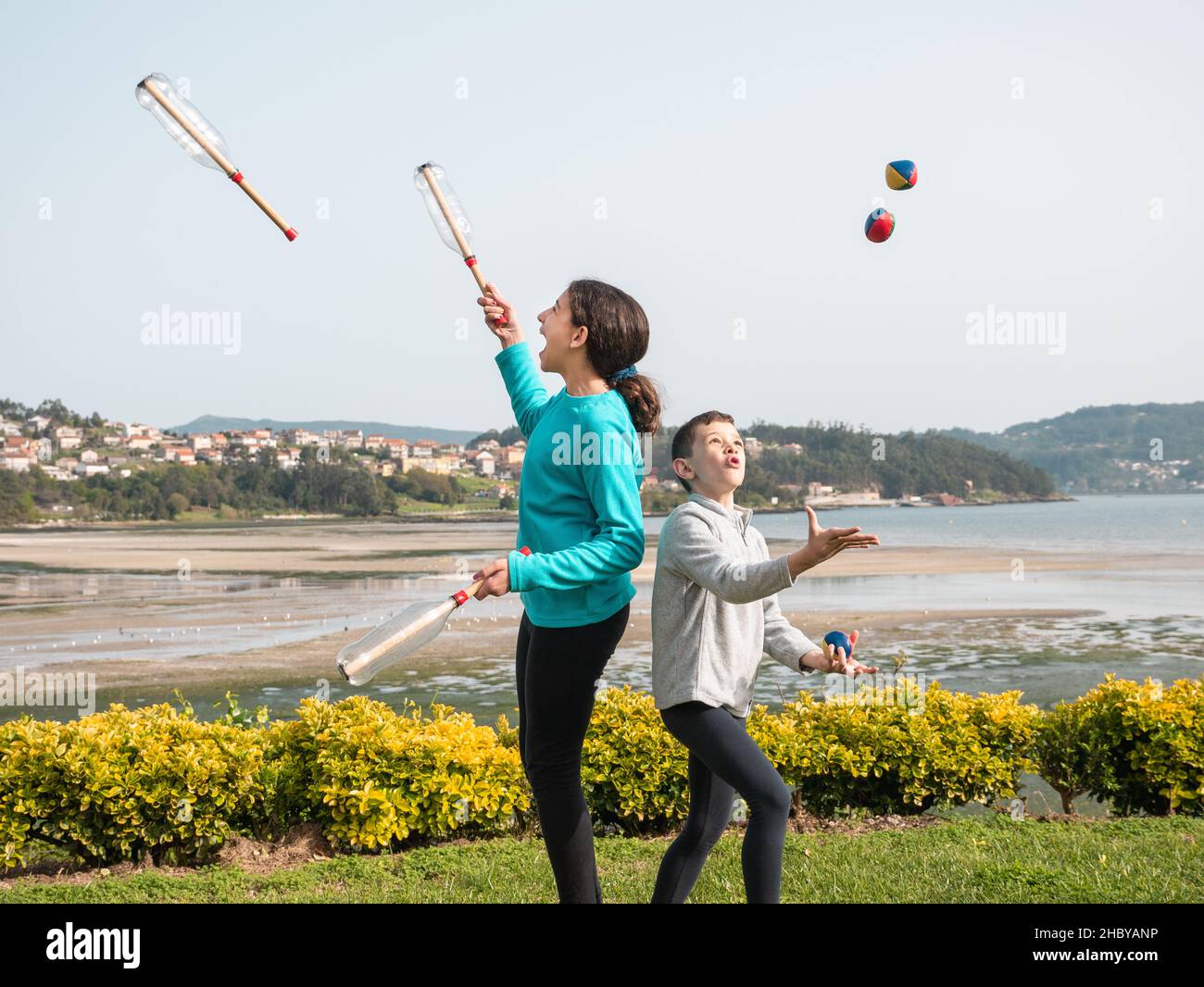 Jugglers team hi-res stock photography and images - Alamy
