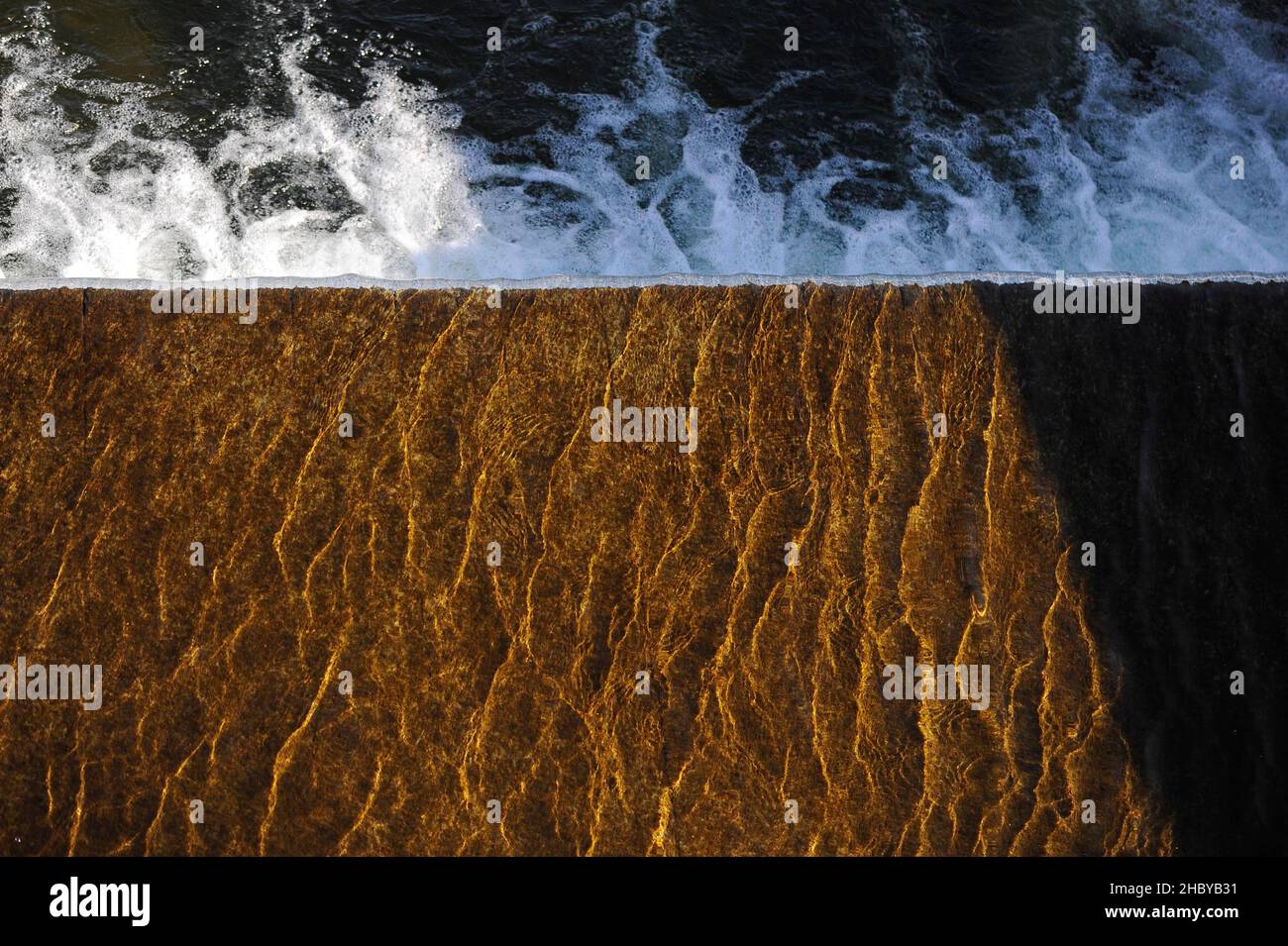 Bubbling water at the edge of a weir, water edge at the weir Stock ...