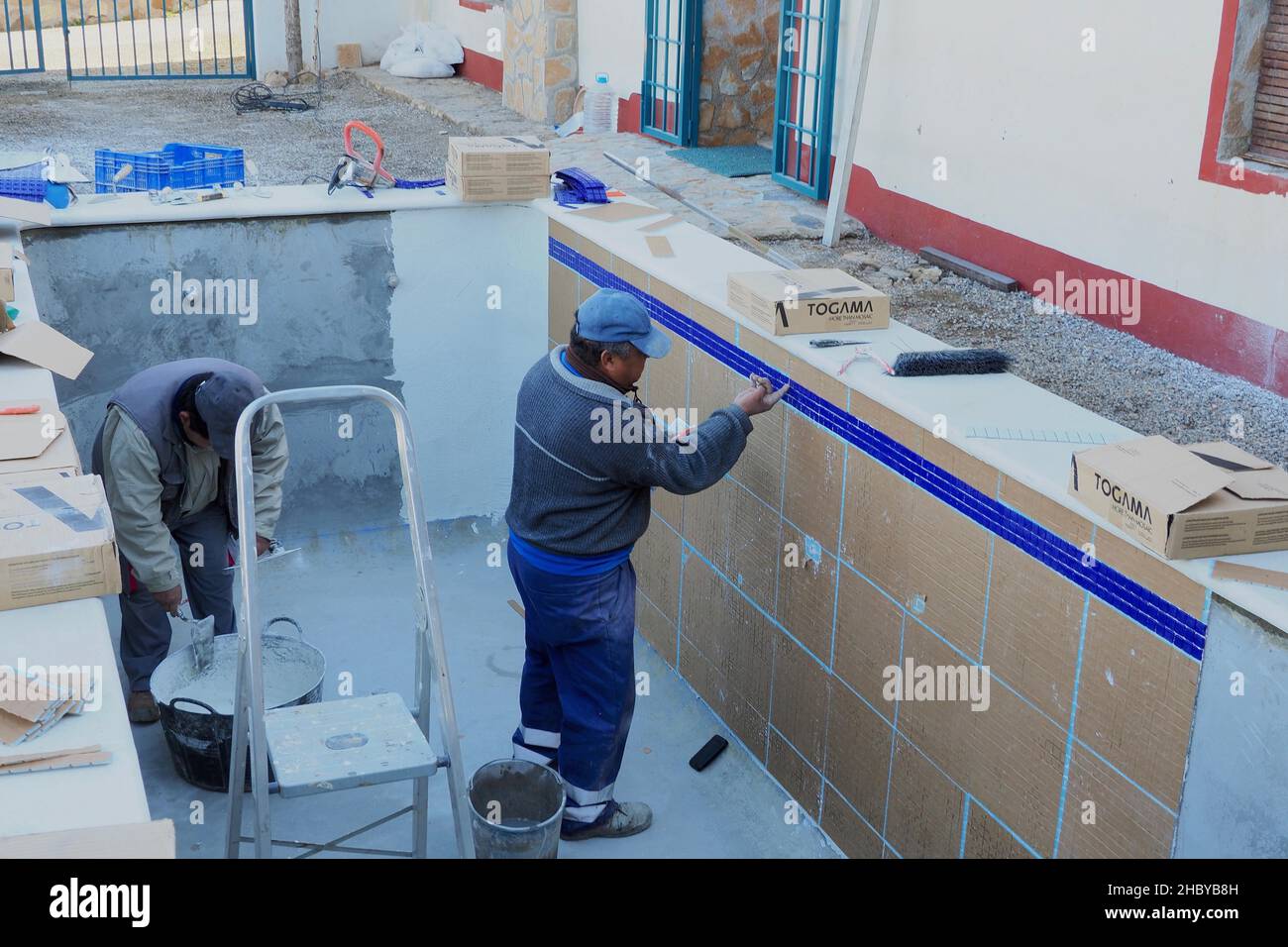 Pool construction workers hi-res stock photography and images - Alamy
