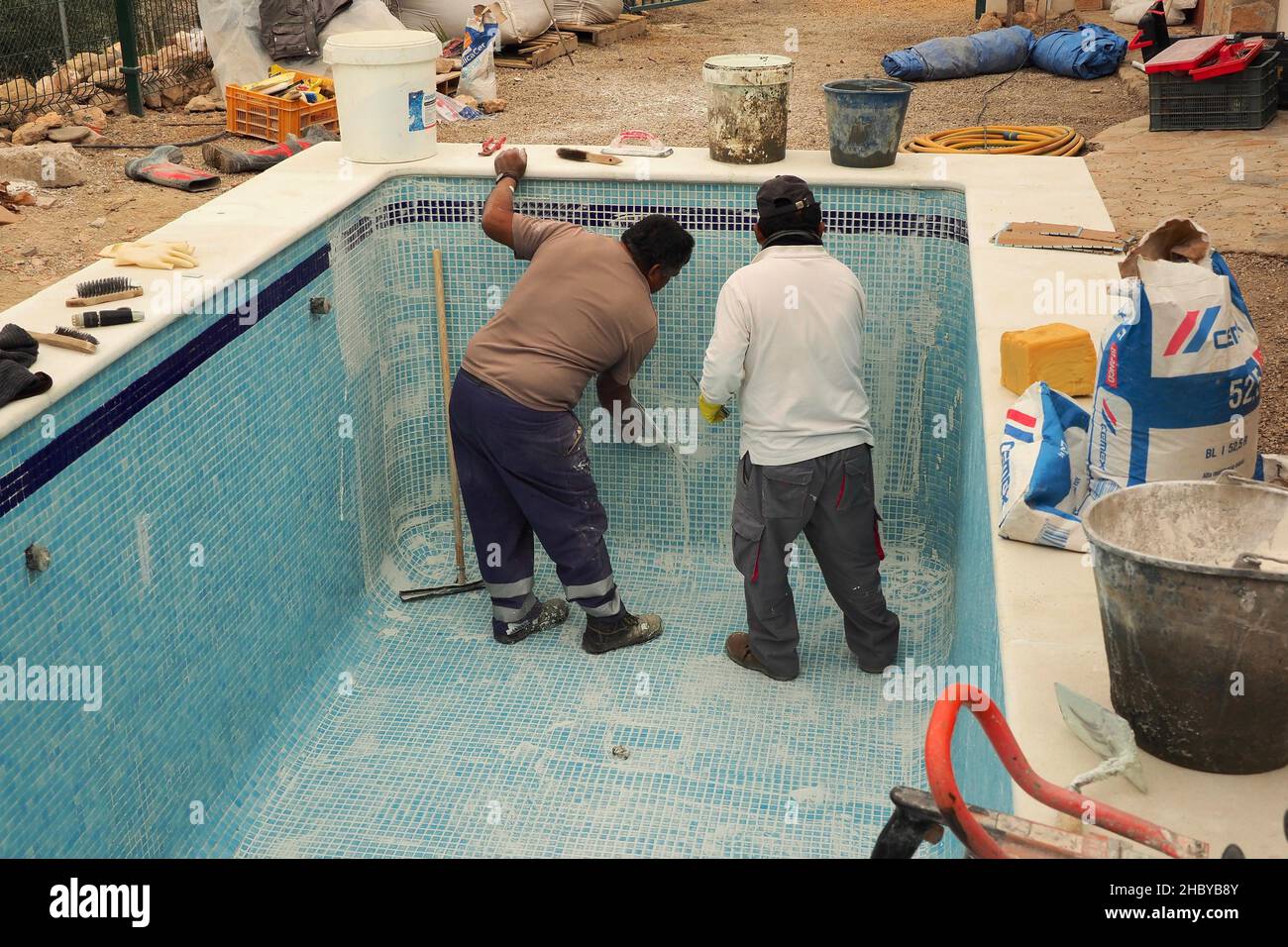 Pool construction workers hi-res stock photography and images - Alamy