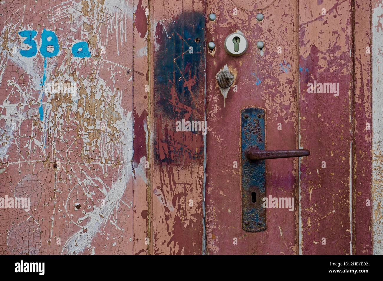 Rusty door handle on painted door Stock Photo - Alamy