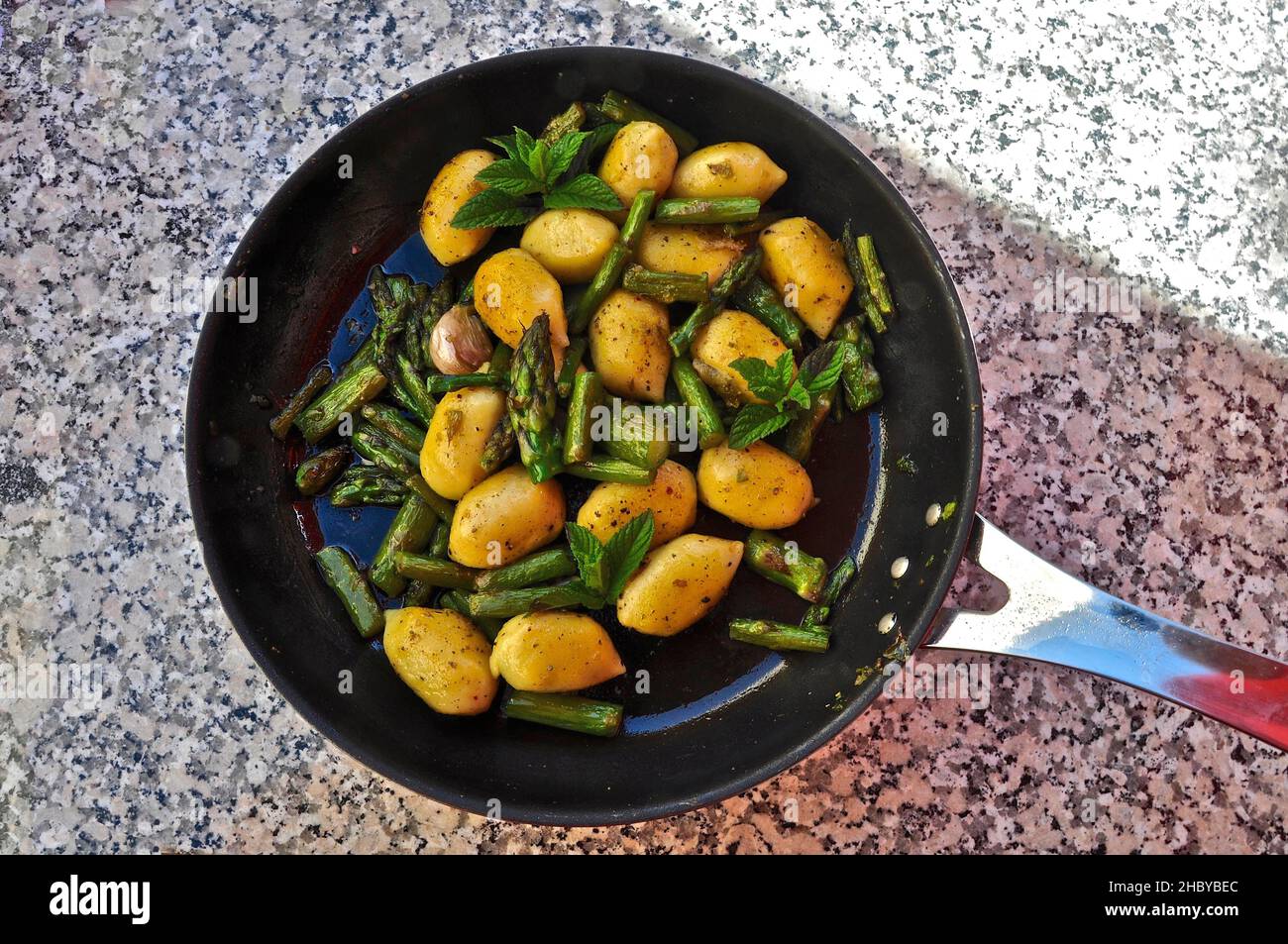 Top down pan hi-res stock photography and images - Alamy