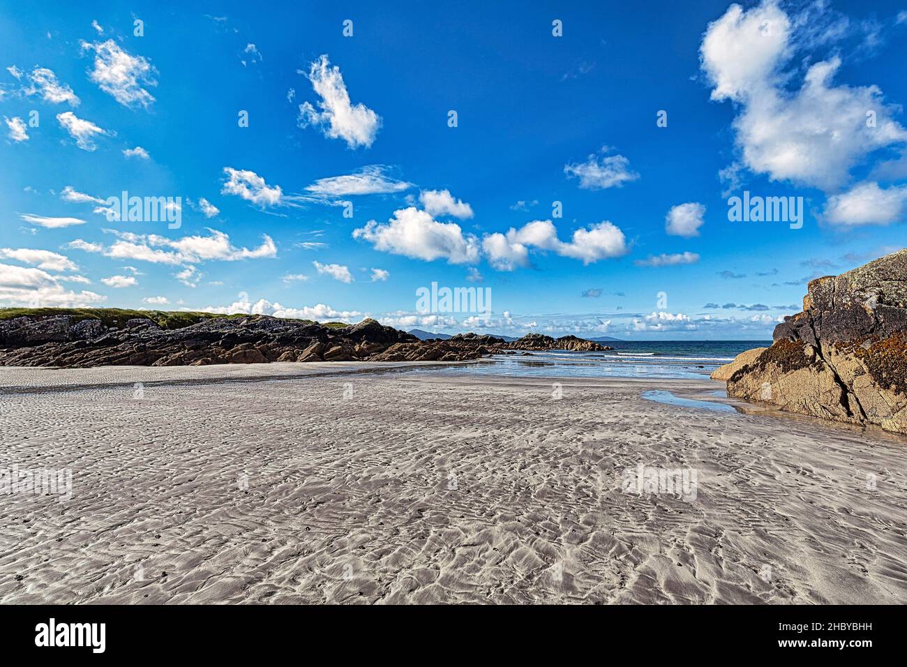 Sandy beach beach in bay at low tide, White beach, Castlecove, Ring of ...