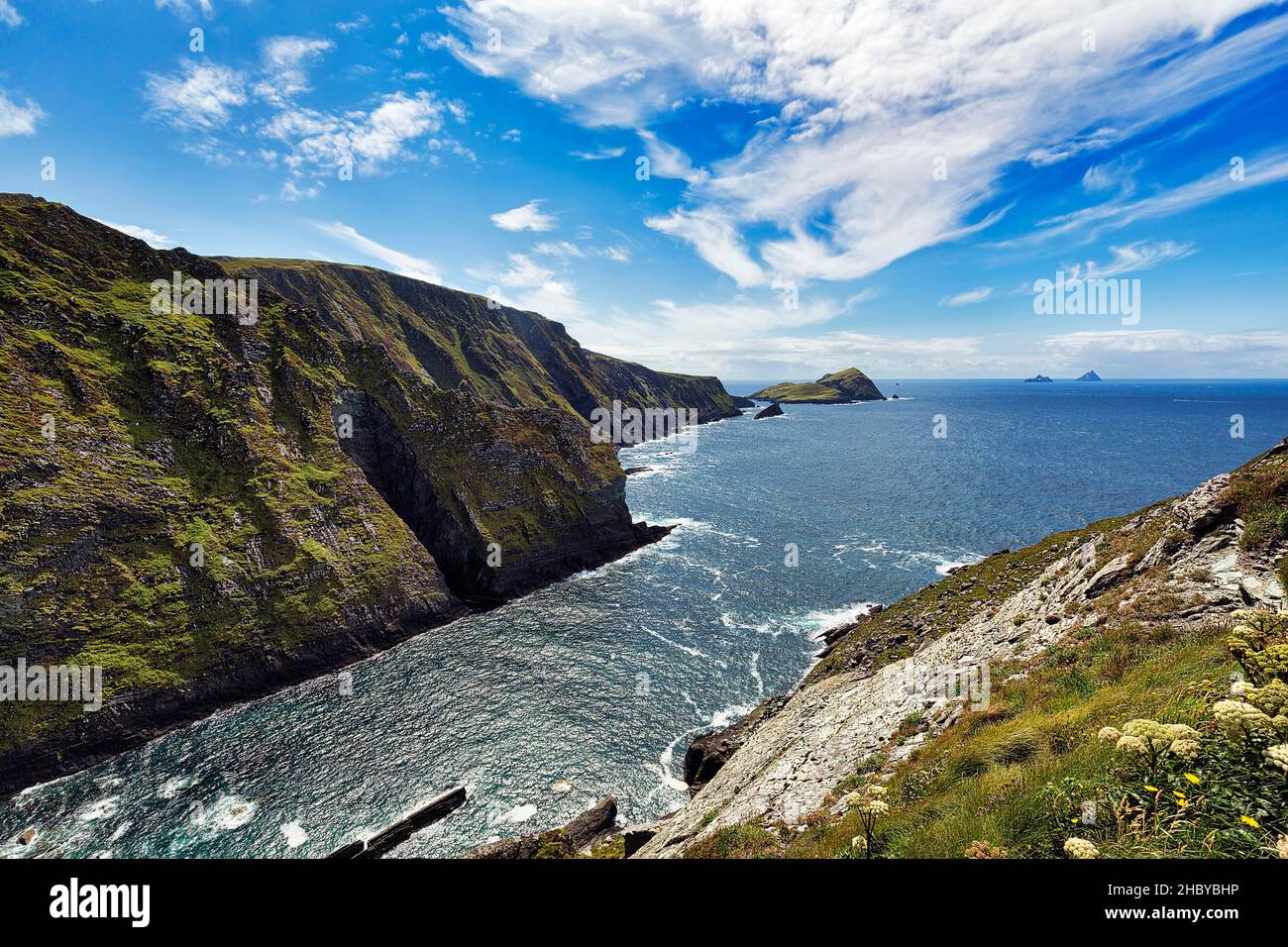 Cliffs with view of the Skellig Islands on the horizon, Kerry Cliffs ...