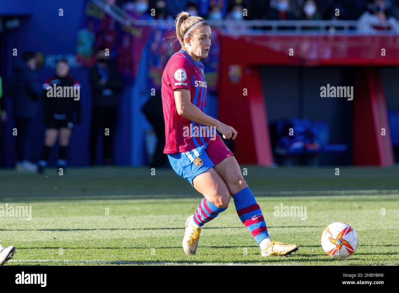 BARCELONA - DEC 4: Alexia Putellas in action during the Primera ...
