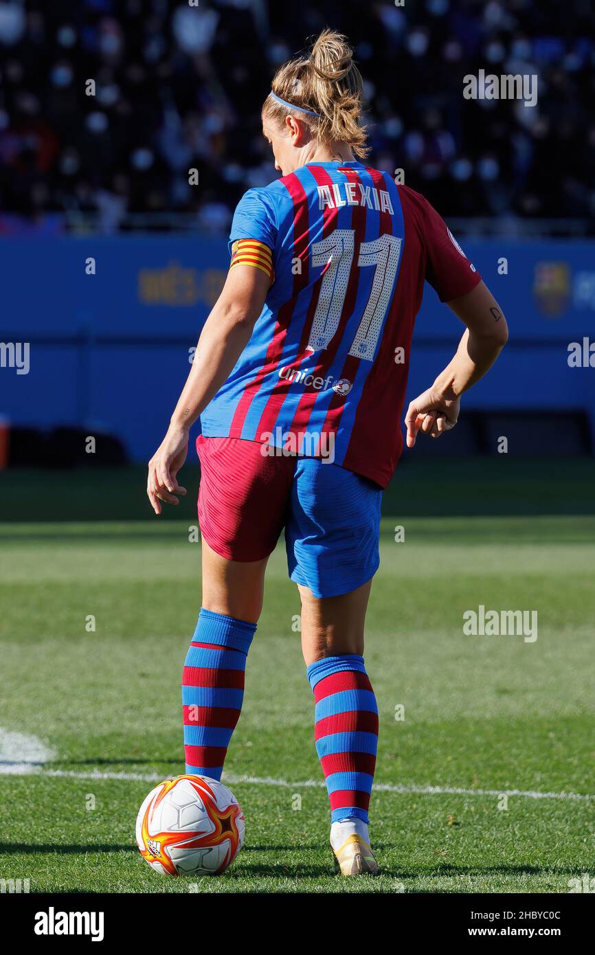 BARCELONA - DEC 4: Alexia Putellas in action during the Primera ...