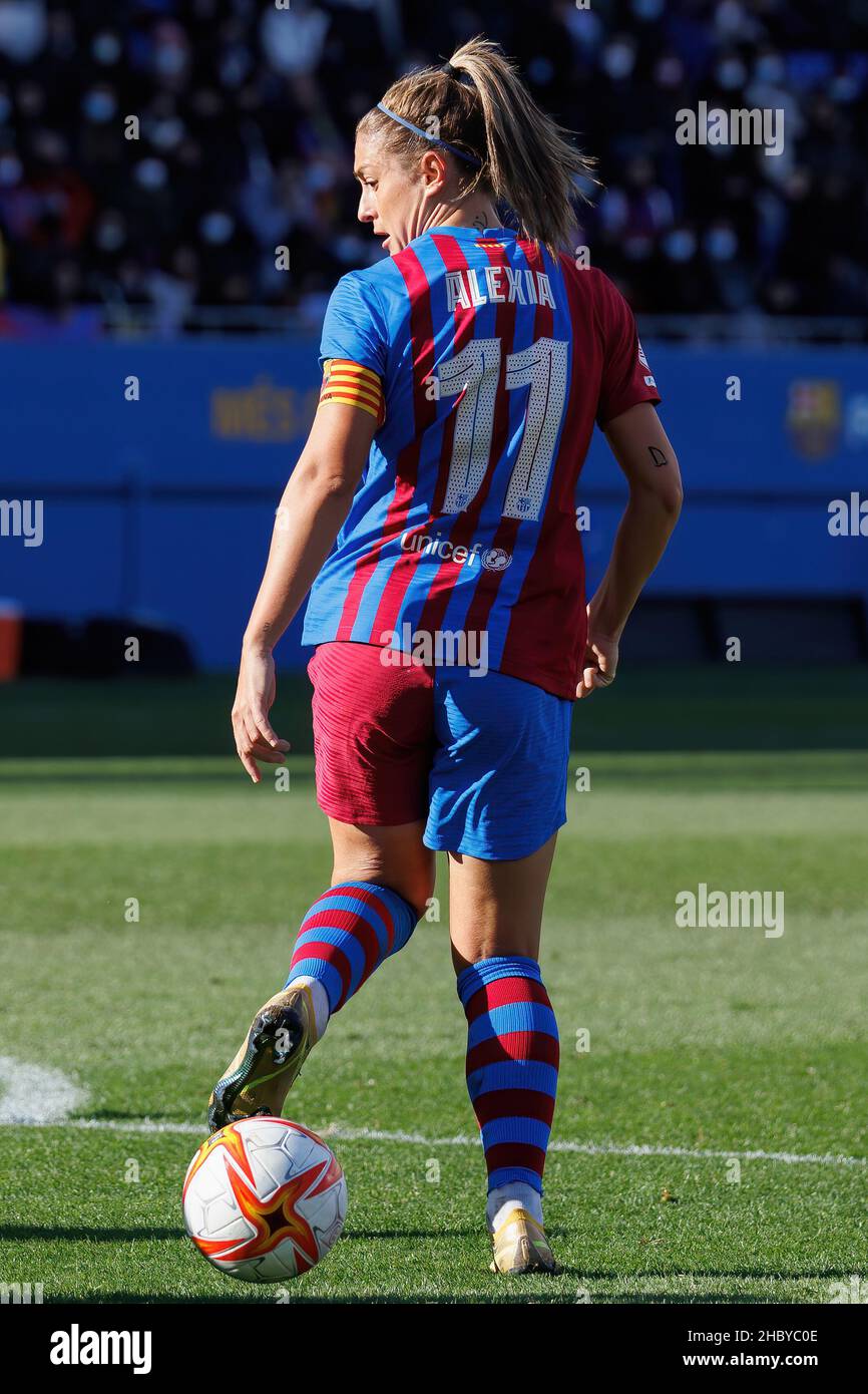 BARCELONA - DEC 4: Alexia Putellas in action during the Primera ...