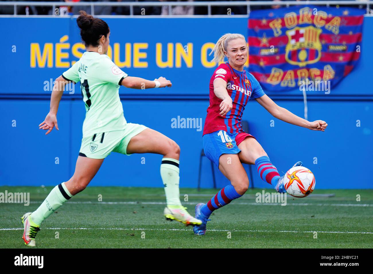 BARCELONA - DEC 4: Fridolina Rolfo in action during the Primera ...
