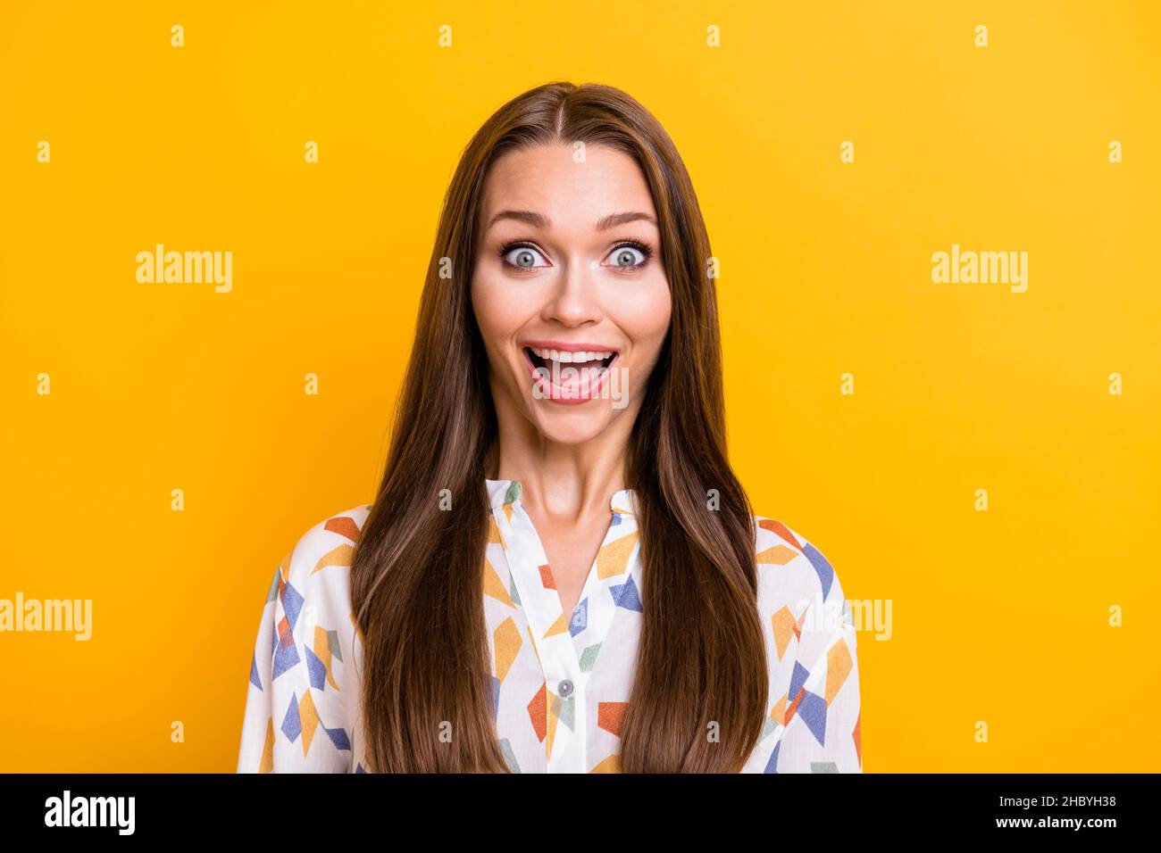 Photo of young attractive girl excited amazed surprised shocked happy ...