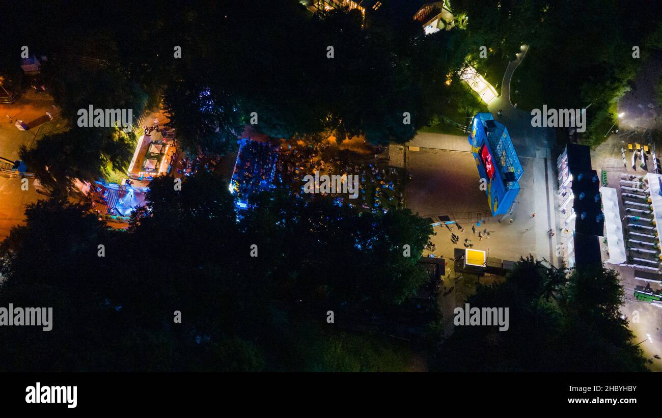 Crowd overhead view concert hi-res stock photography and images - Alamy