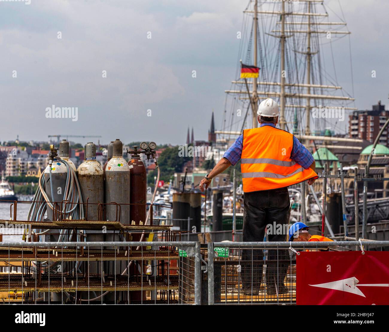 Construction worker on a building site in the harbour area, Hamburg ...