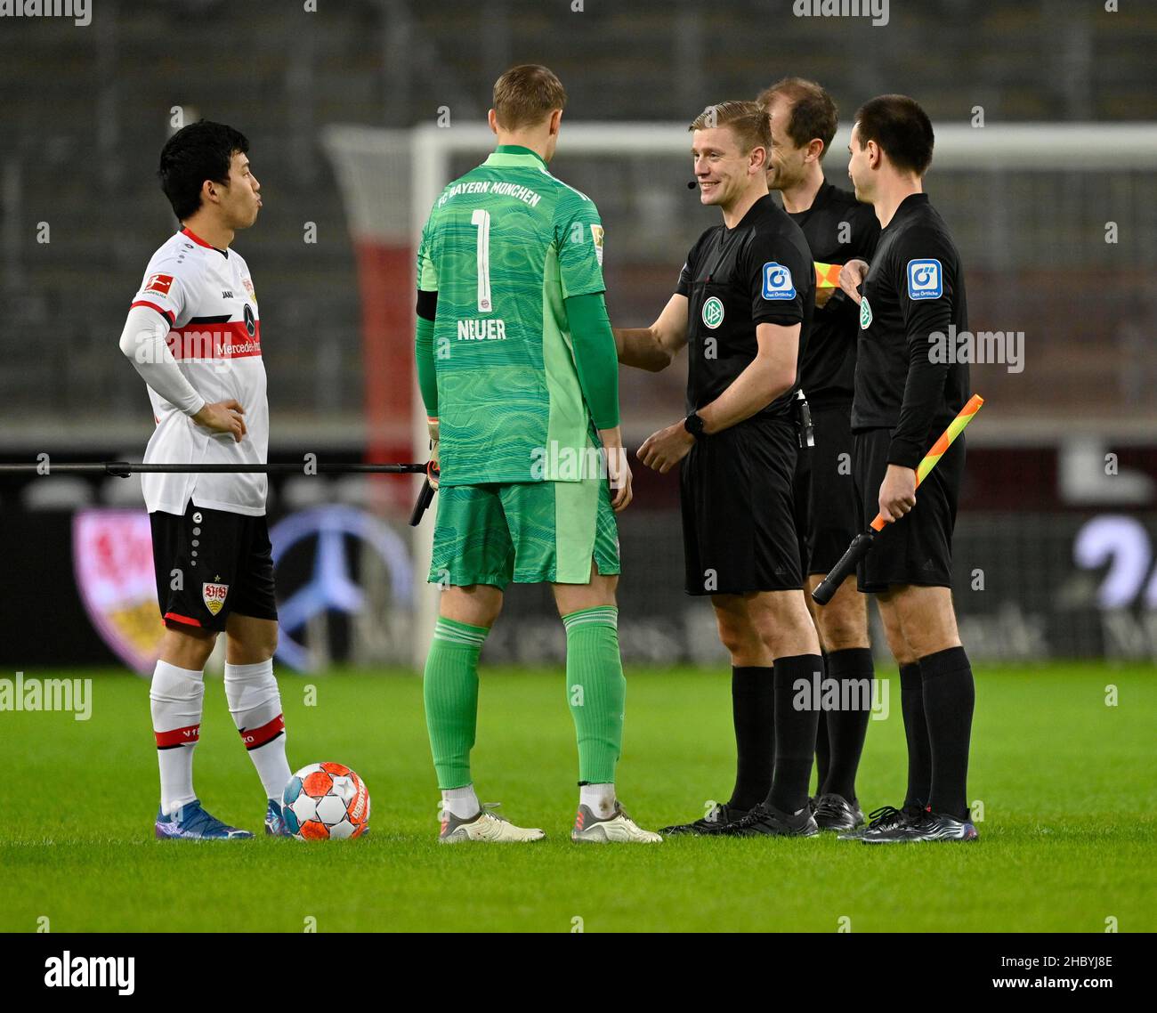 Football coin toss hi-res stock photography and images - Alamy