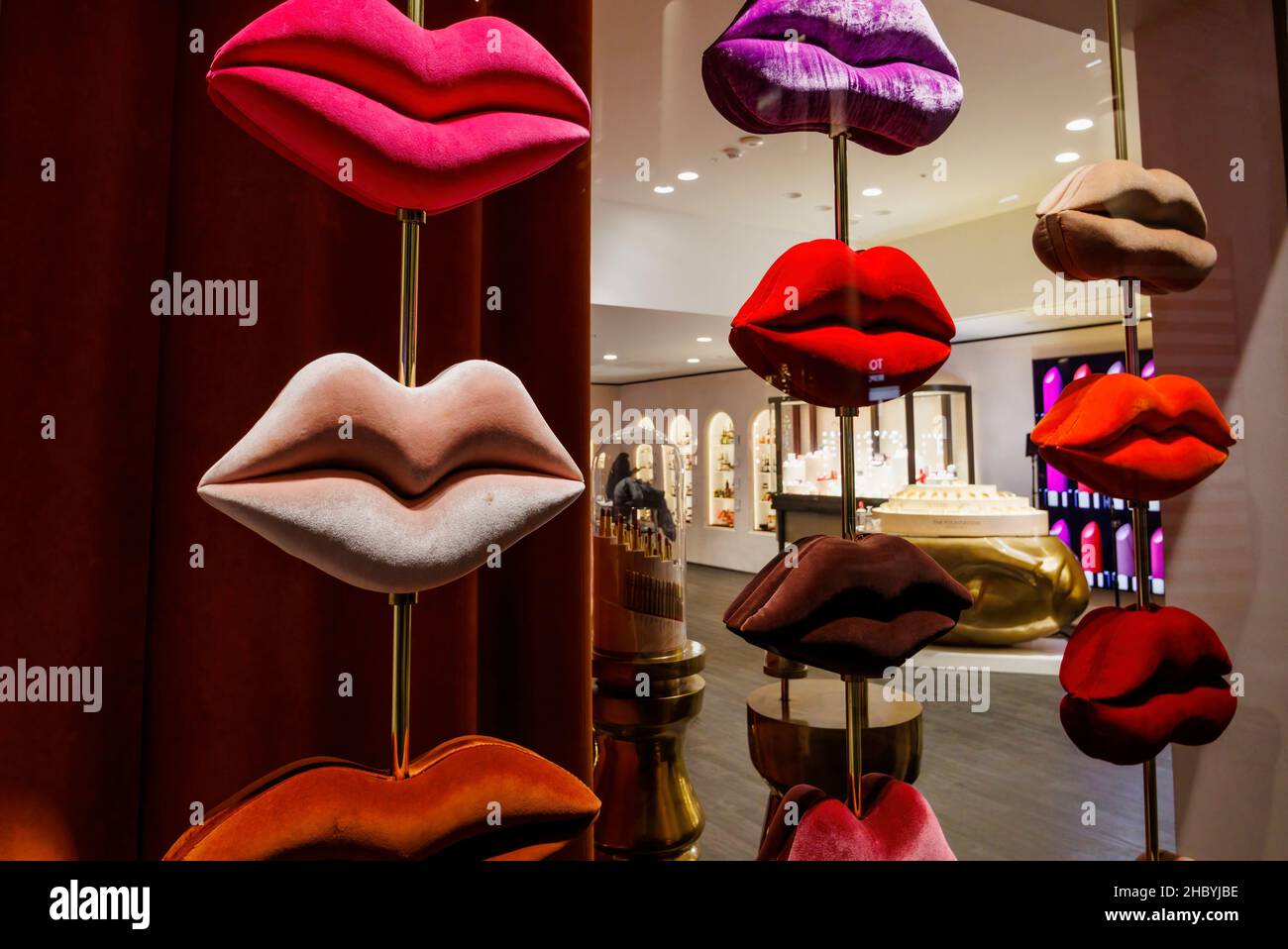 Lips window display of the Lisa Eldridge pop-up shop front in Covent ...