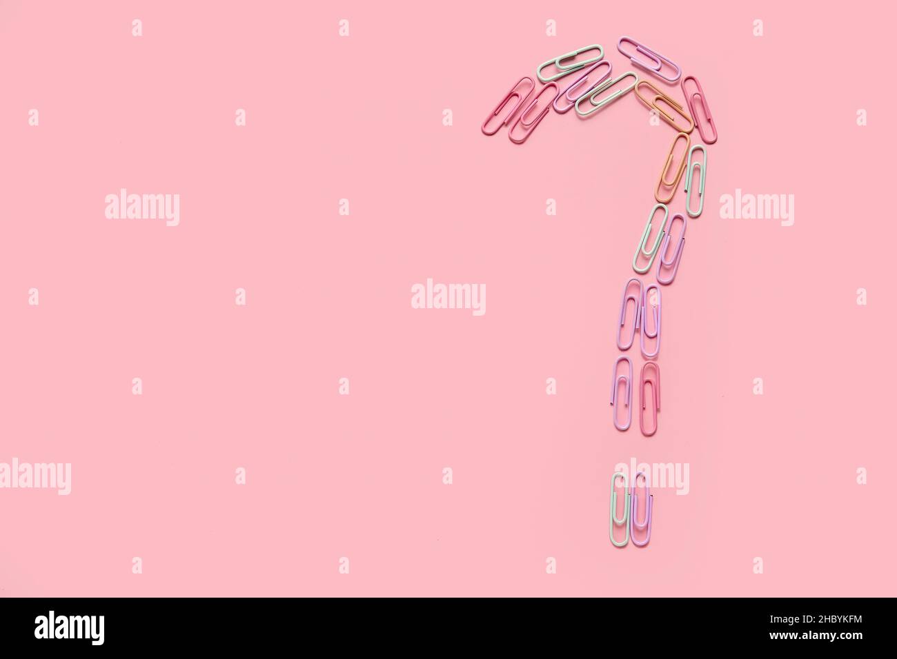 Question mark made of paper clips on pink background Stock Photo - Alamy