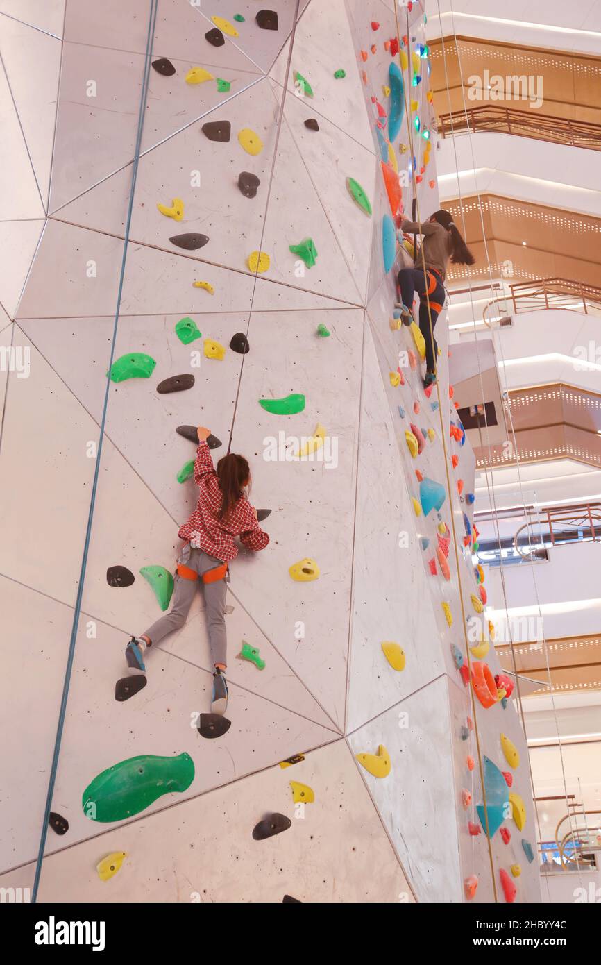 SHANGHAI, CHINA - DECEMBER 19, 2021 - Winter fitness enthusiasts ...