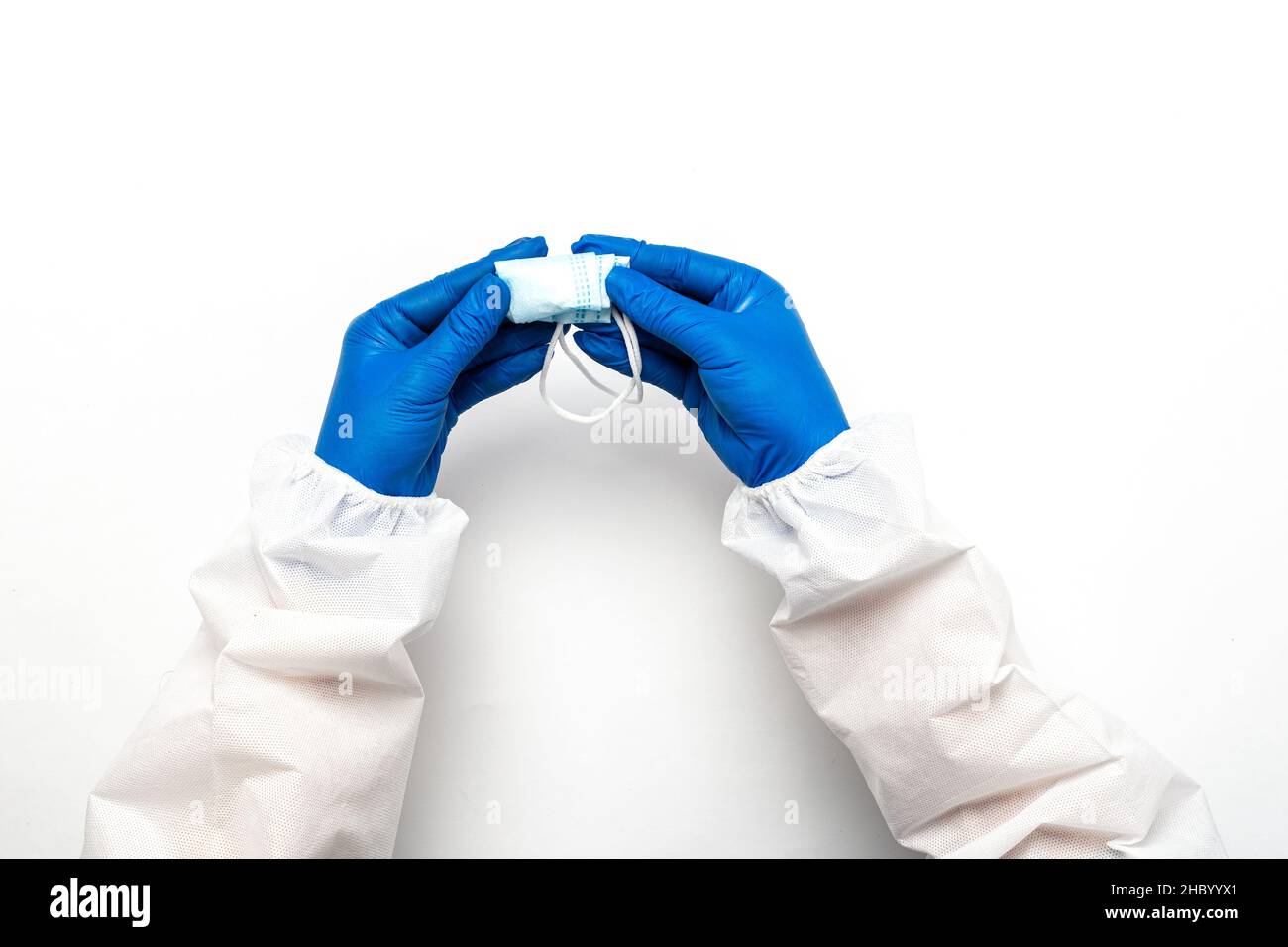 The correct way to discard a used face mask. Step-by-step instruction ...