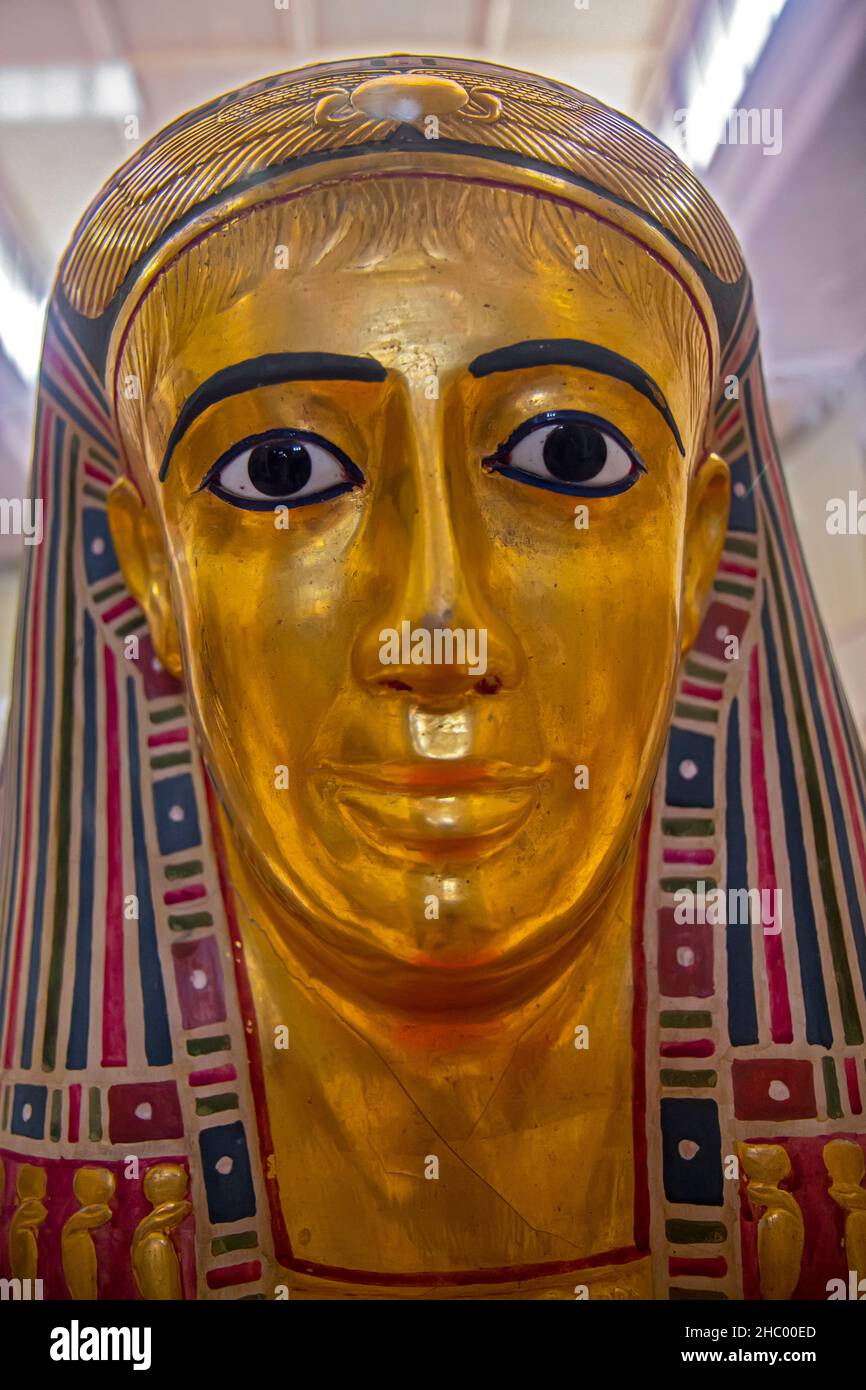 Golden death mask tutankhamun hi-res stock photography and images - Alamy